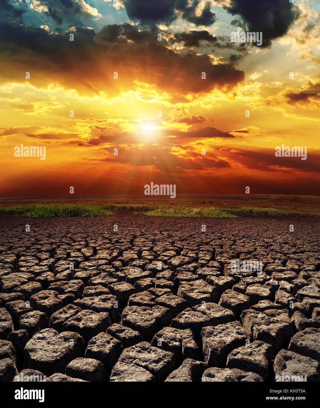 Sunrays over the desert hi-res stock photography and images - Alamy