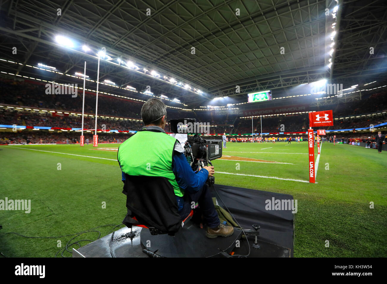 General view of a camera man on the pitch Stock Photo - Alamy
