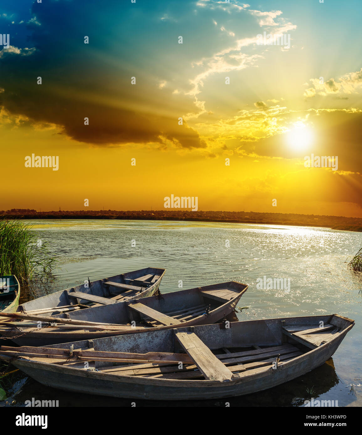 boats on water under sunset Stock Photo - Alamy