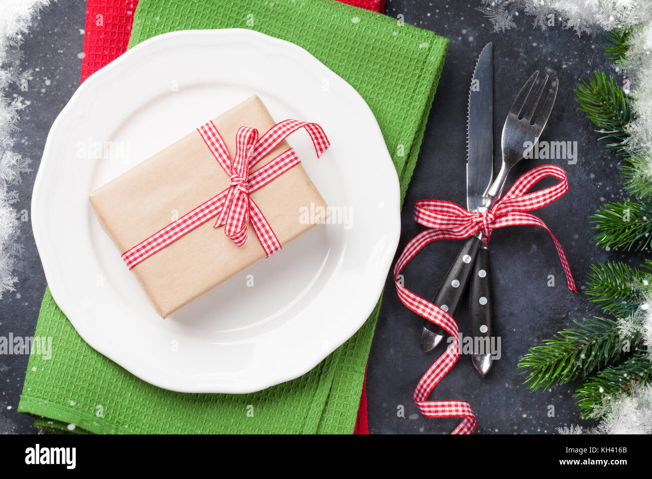 Christmas gift box dinner plate hi-res stock photography and images - Alamy