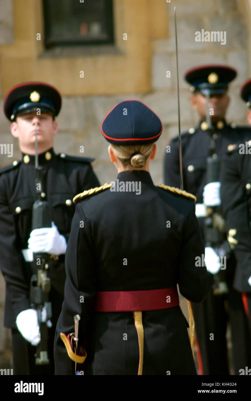 Female royal guards uk hi-res stock photography and images - Alamy