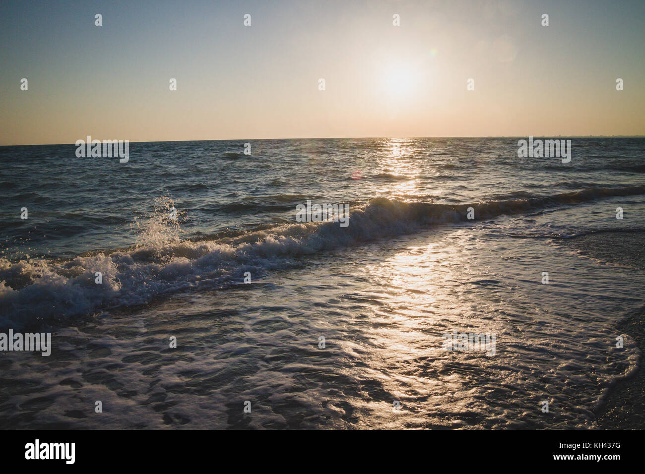 Beautiful sunset on the summer sea Stock Photo - Alamy