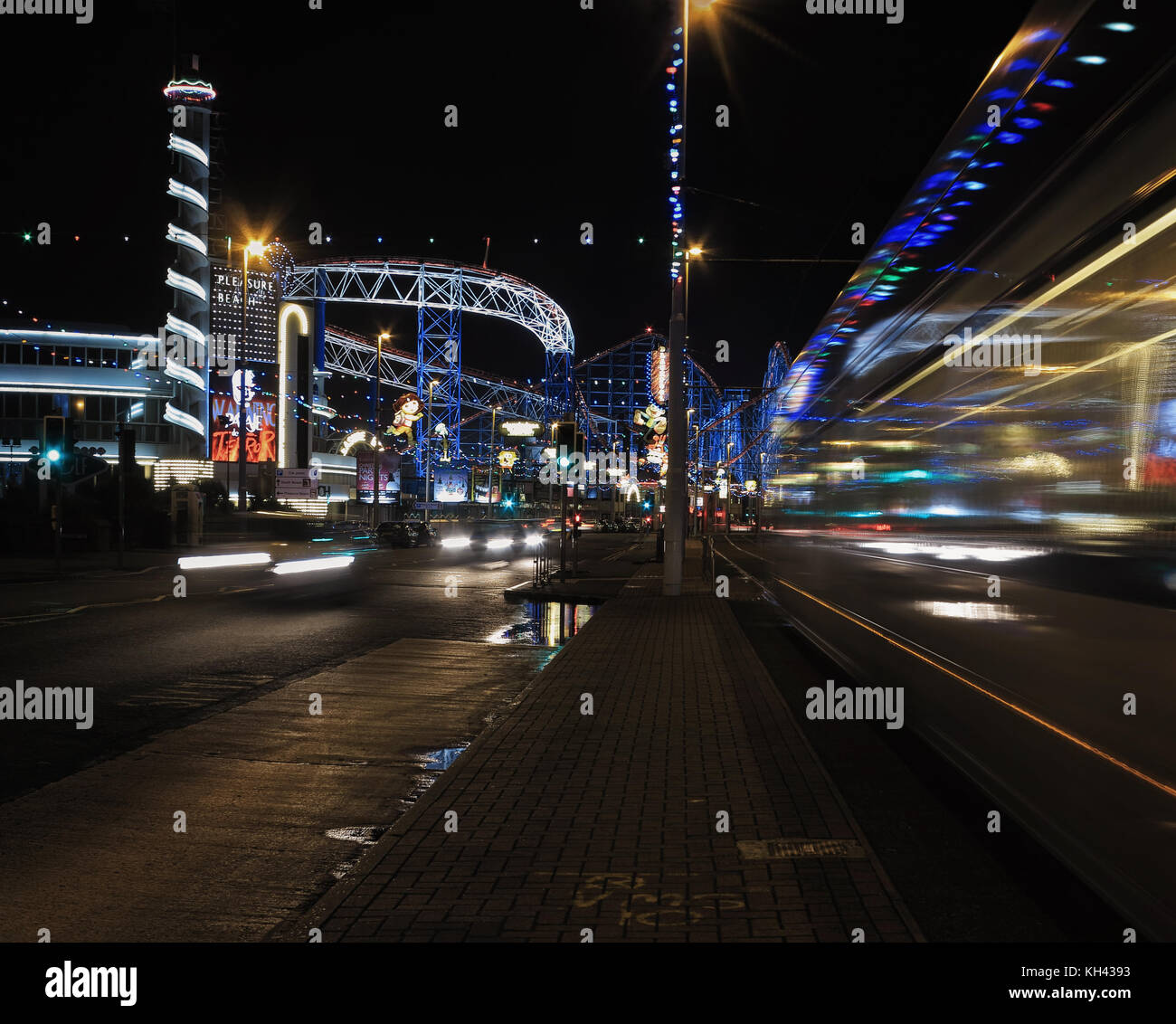 Pleasure beach blackpool night hi-res stock photography and images - Alamy