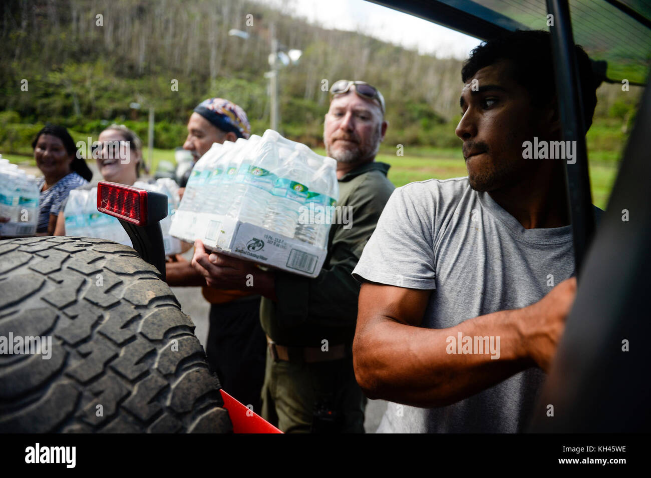 The U.S. Department of Homeland Security delivers food and water to ...
