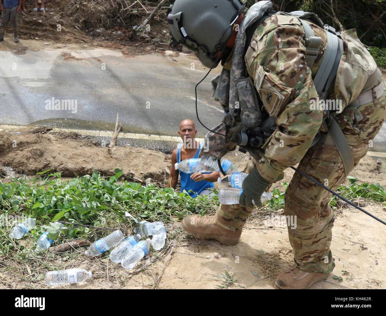 A ch 47 chinook helicopter crew chief hi-res stock photography and ...
