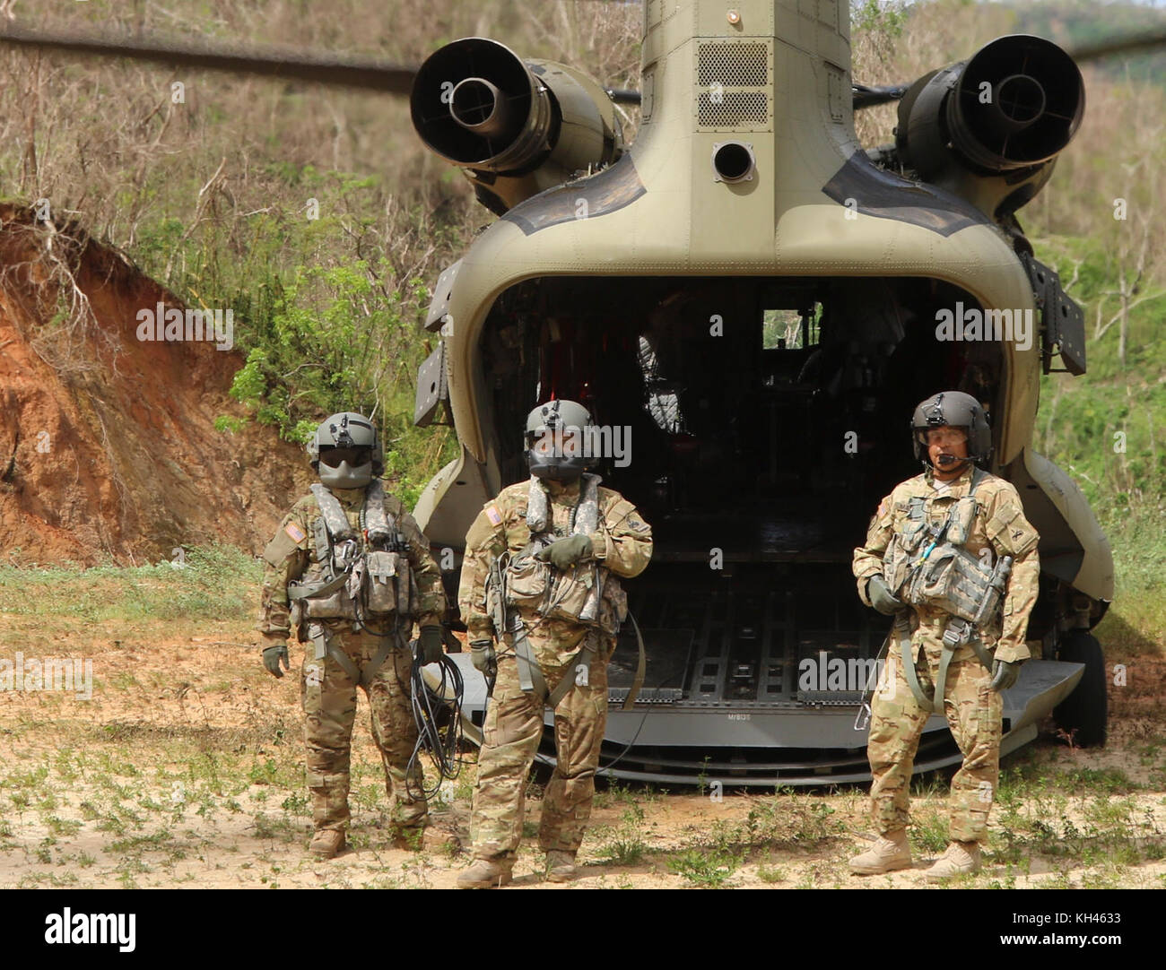The CH-47 Chinook helicopter’s crew chiefs from the 2nd Battalion, 501 ...