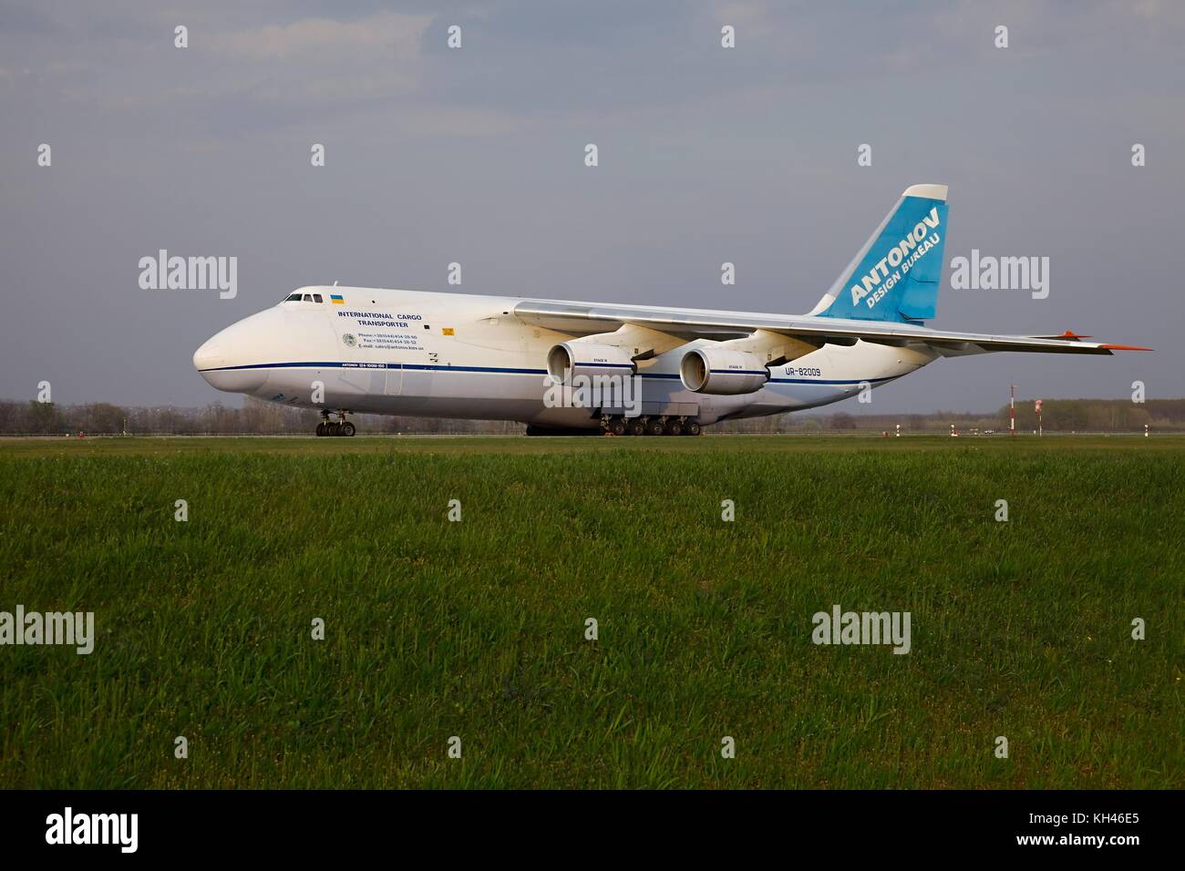 Antonov An 124 Take Off High Resolution Stock Photography and Images ...