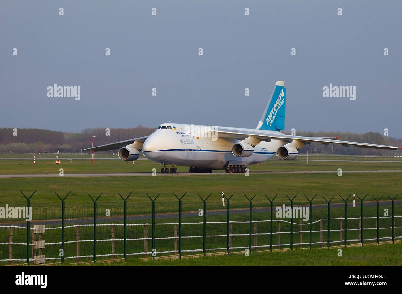 Antonov An 124 Take Off High Resolution Stock Photography and Images ...