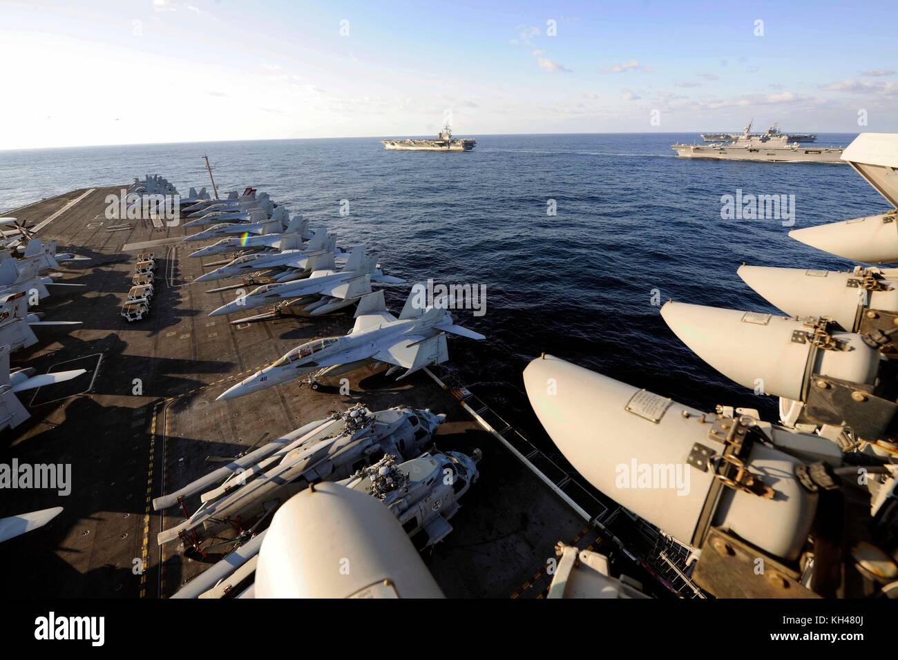 Flight deck aircraft carrier hi-res stock photography and images - Alamy