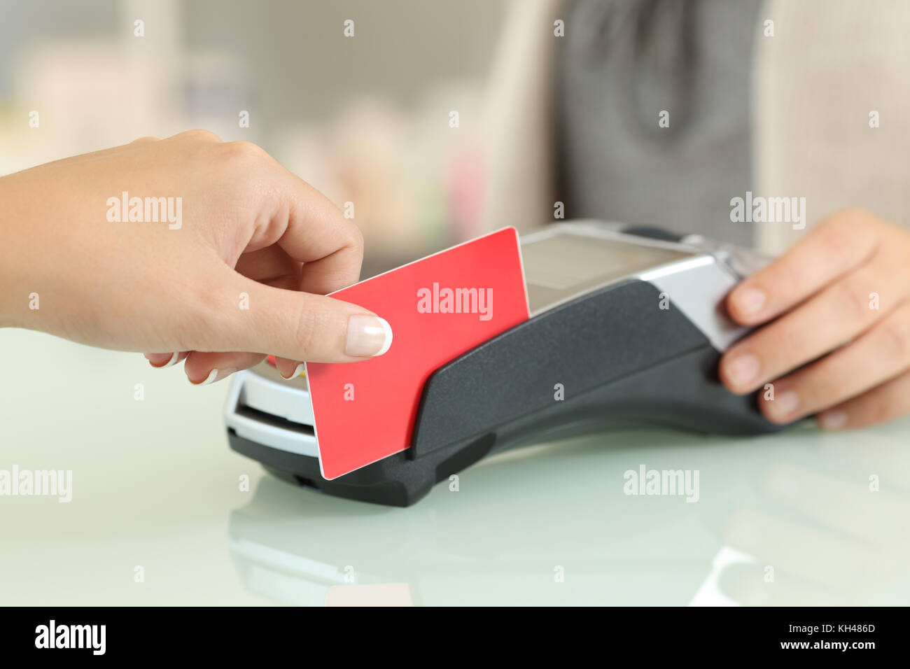 Customer service desk retail hi-res stock photography and images - Alamy