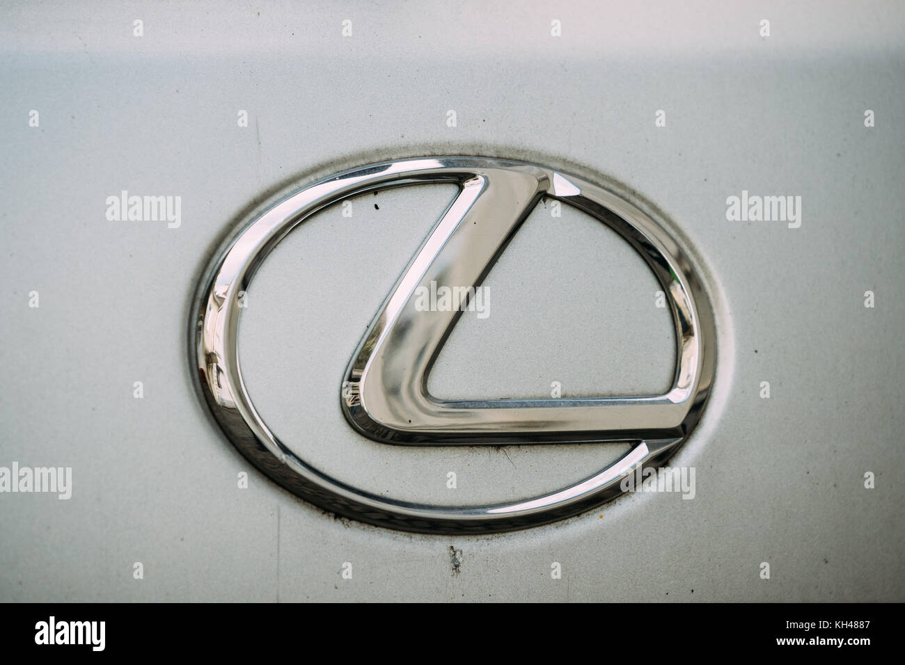 Logo lexus car brand High Resolution Stock Photography and Images - Alamy