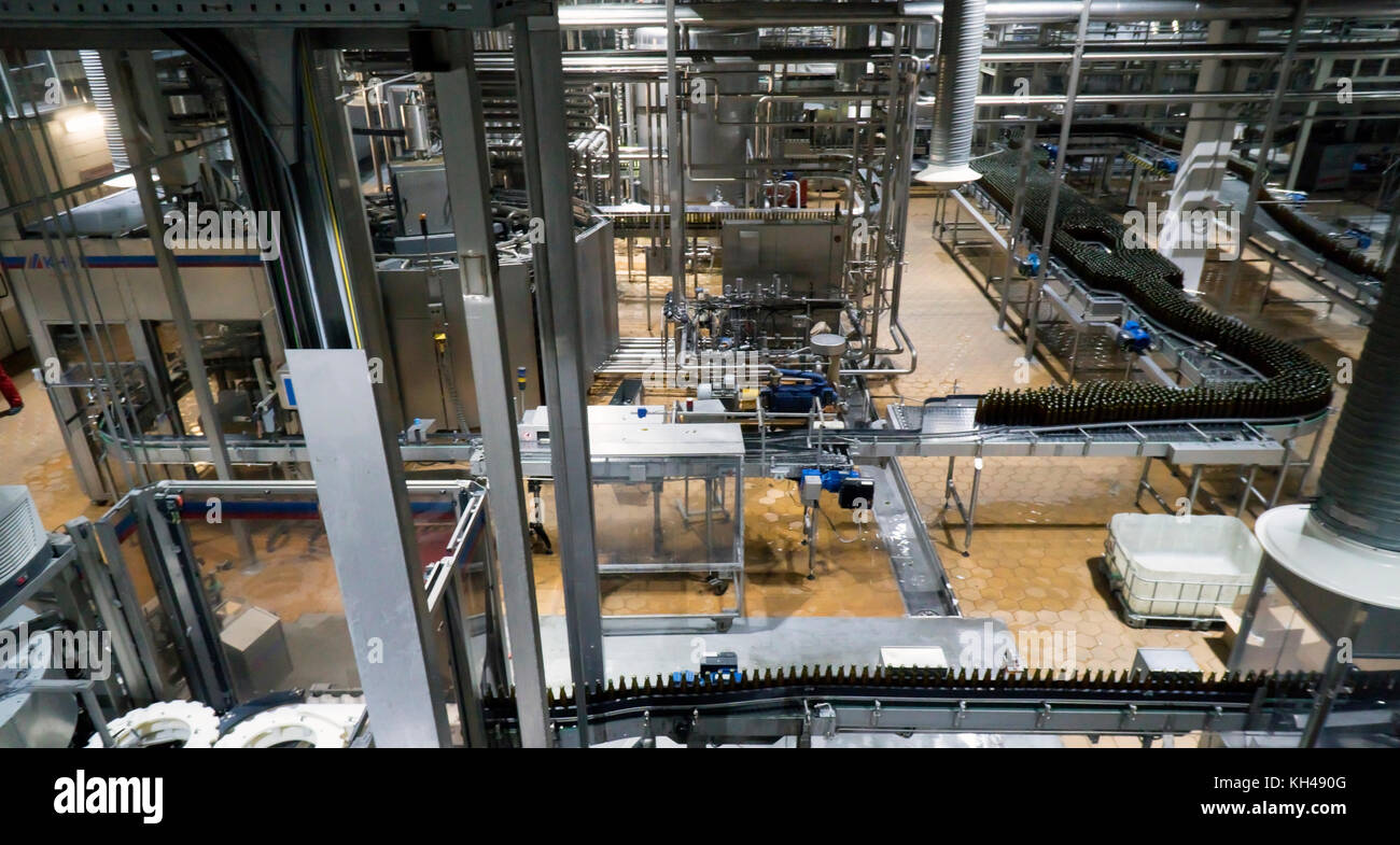 Industrial machine conveyor plastic hi-res stock photography and images ...