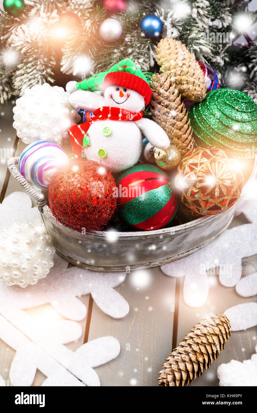 Pine cone christmas ball blinking hi-res stock photography and images ...