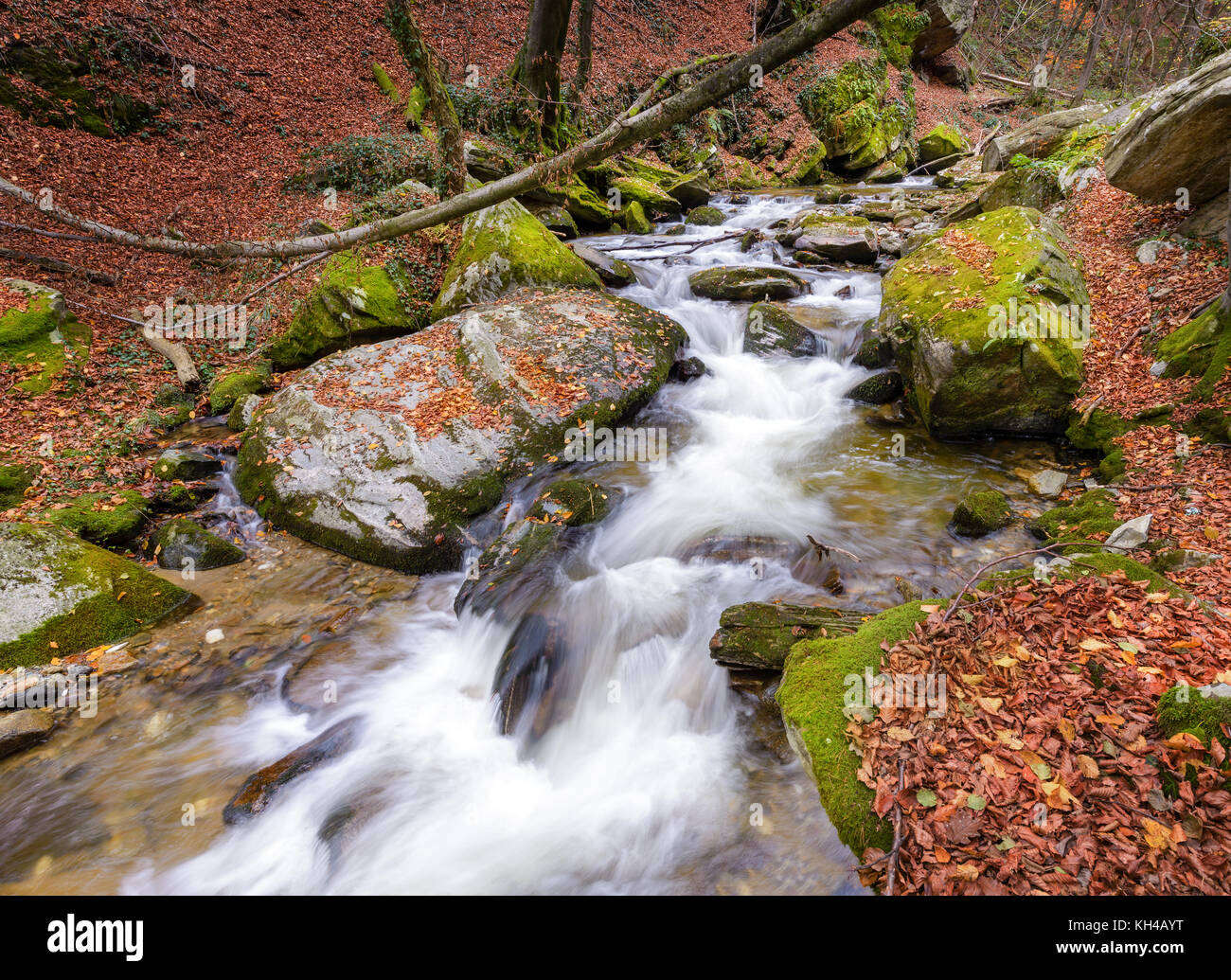 Waterfall texture hi-res stock photography and images - Alamy