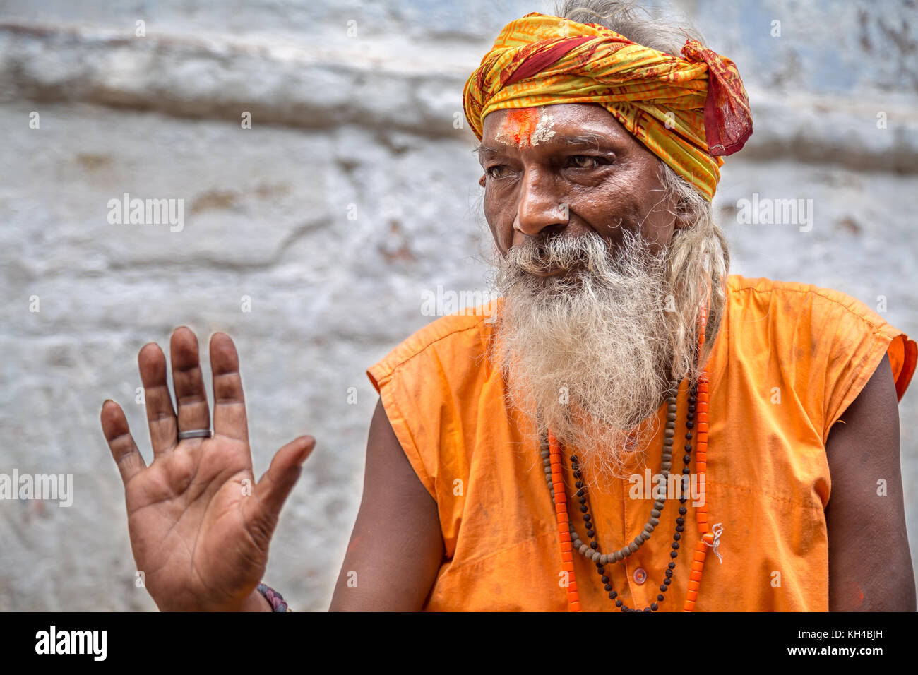 Hindu monk ghat holy river hi-res stock photography and images - Alamy