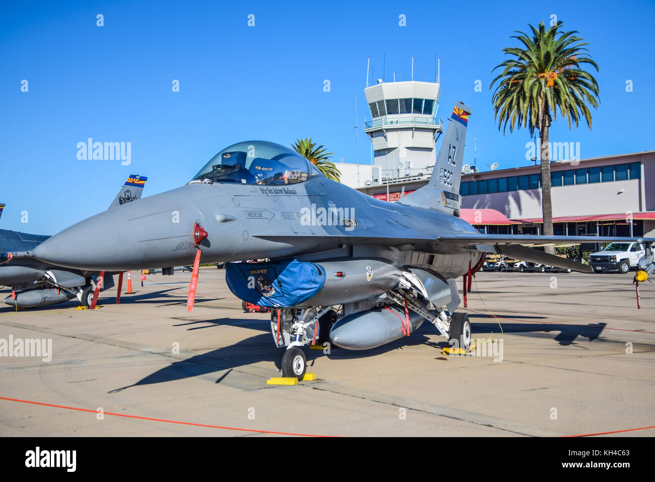 Jet fighter pilot waves hi-res stock photography and images - Alamy