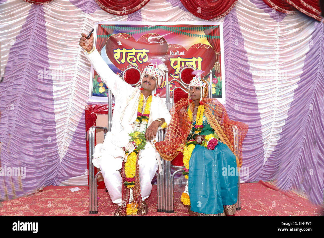 bride taking selfie with groom, Chinchani, Maharashtra, India, Asia ...