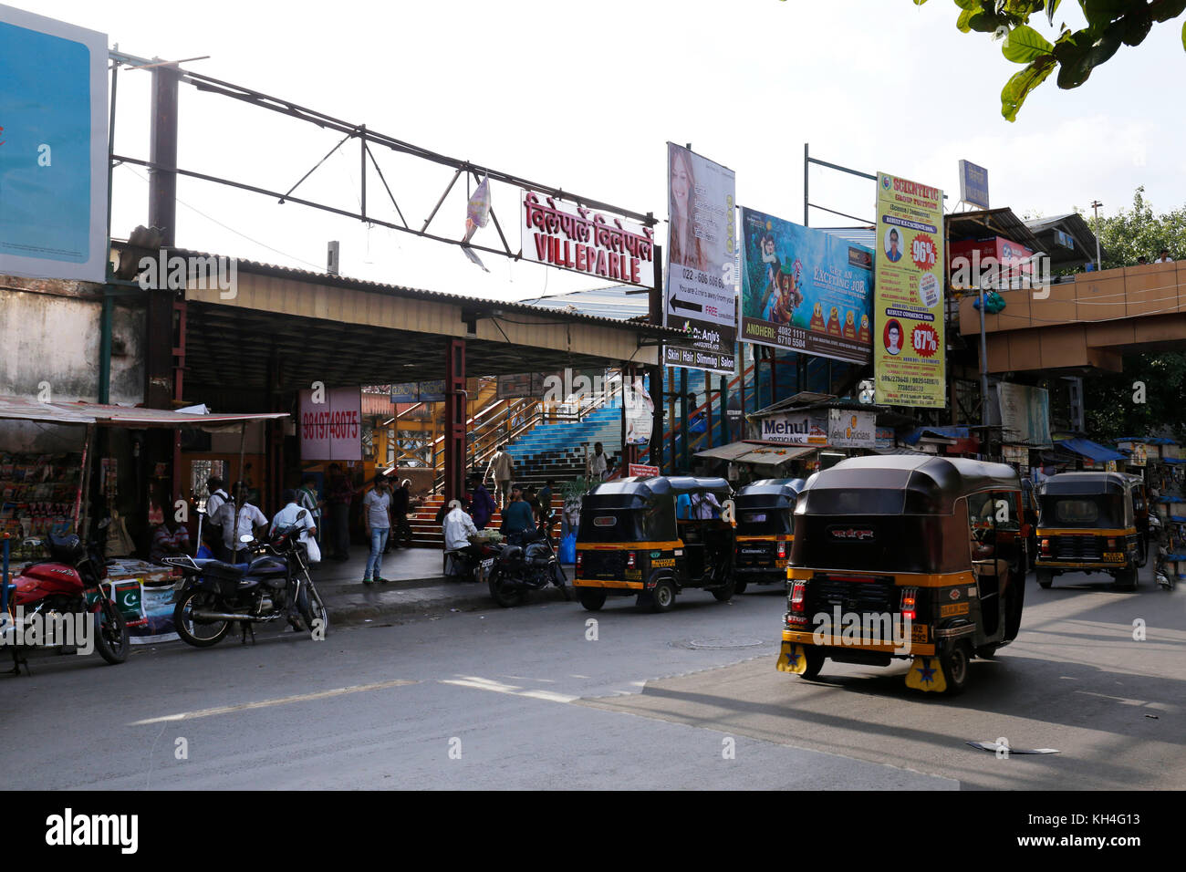 Vile parle station hi-res stock photography and images - Alamy
