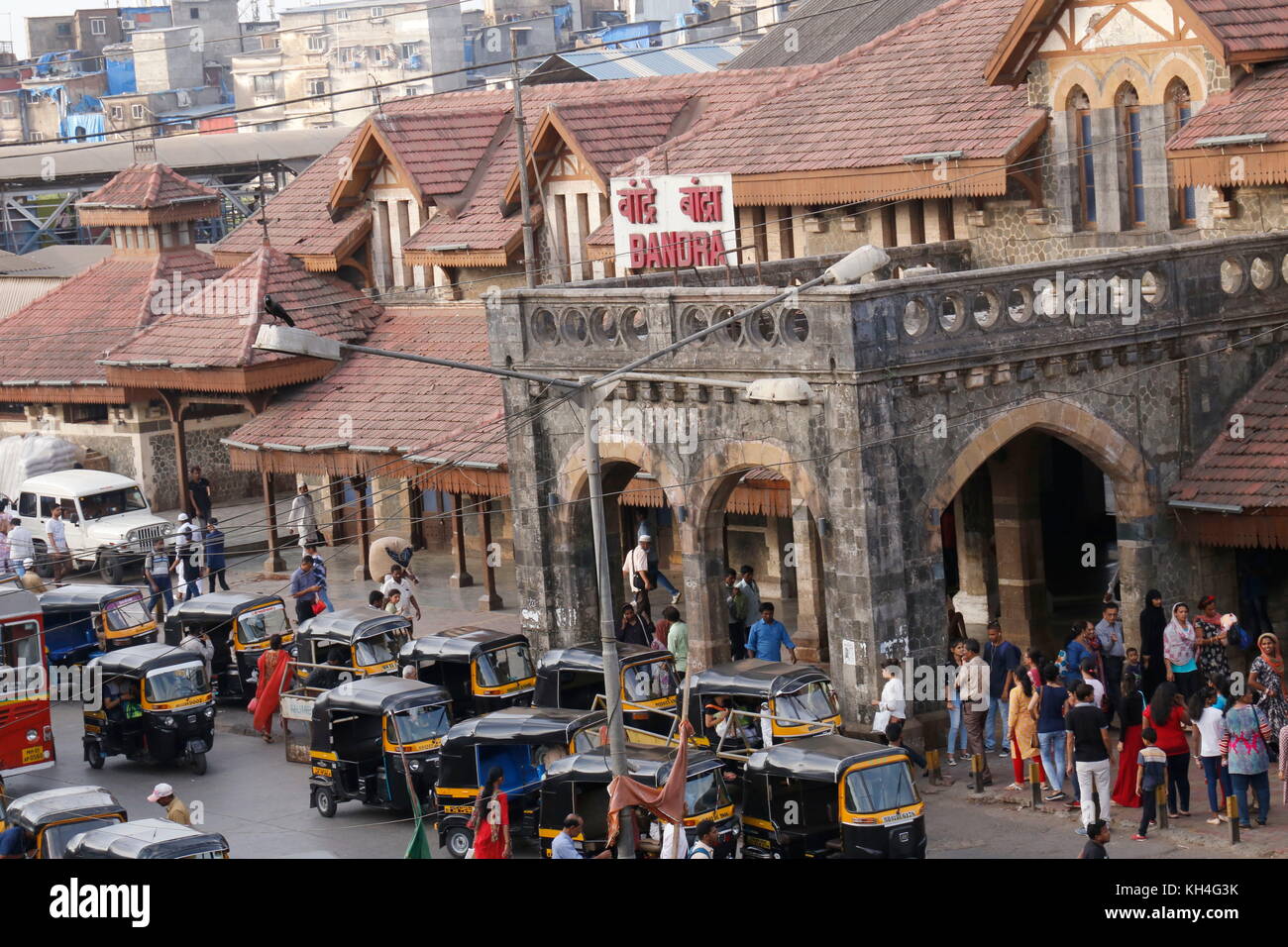 Bandra station west hi-res stock photography and images - Alamy