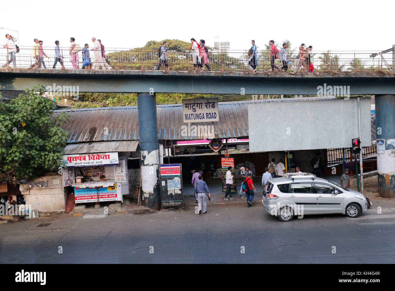 Matunga station hi-res stock photography and images - Alamy