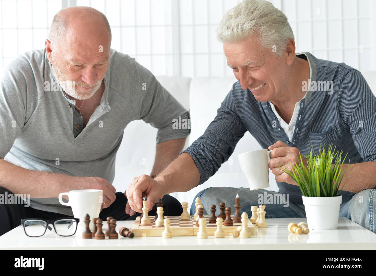 senior men playing chess Stock Photo - Alamy