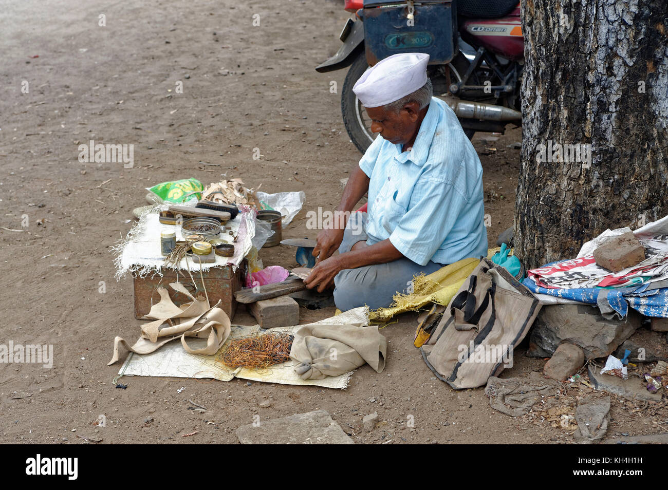 Indian cobbler hi-res stock photography and images - Alamy
