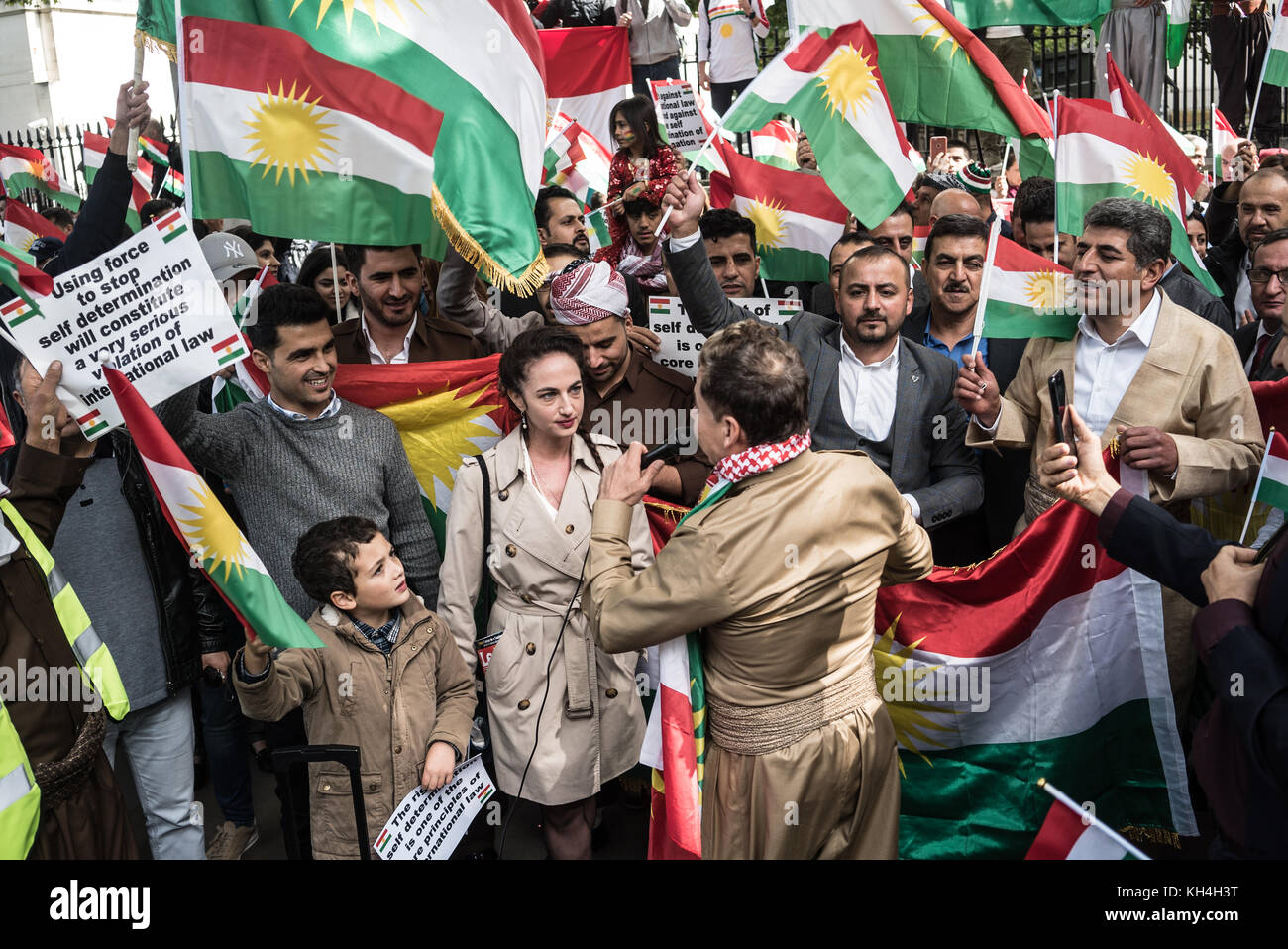 Kurdistan referendum Supporting Kurdistan referendum in London. Kurdish ...