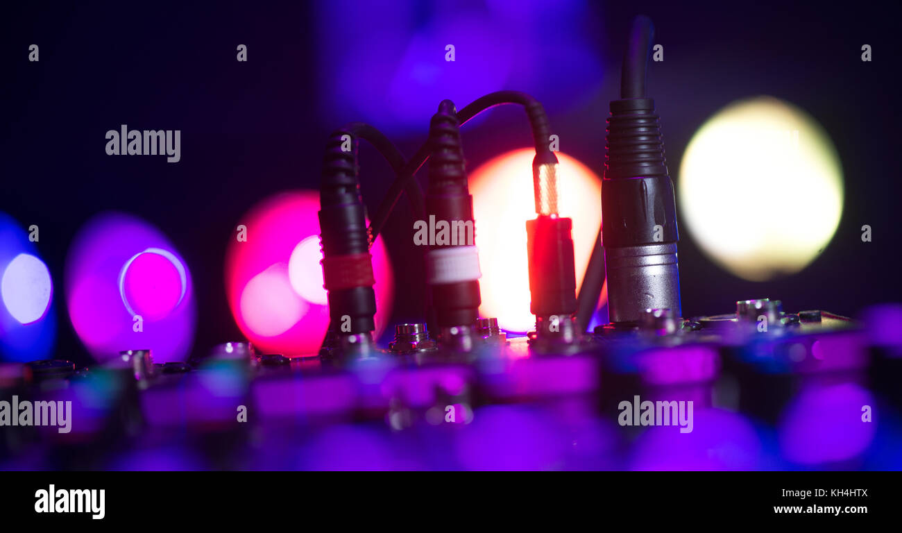 Audio jack Dj mixer dj mix music on the console the dj s hand , france ...