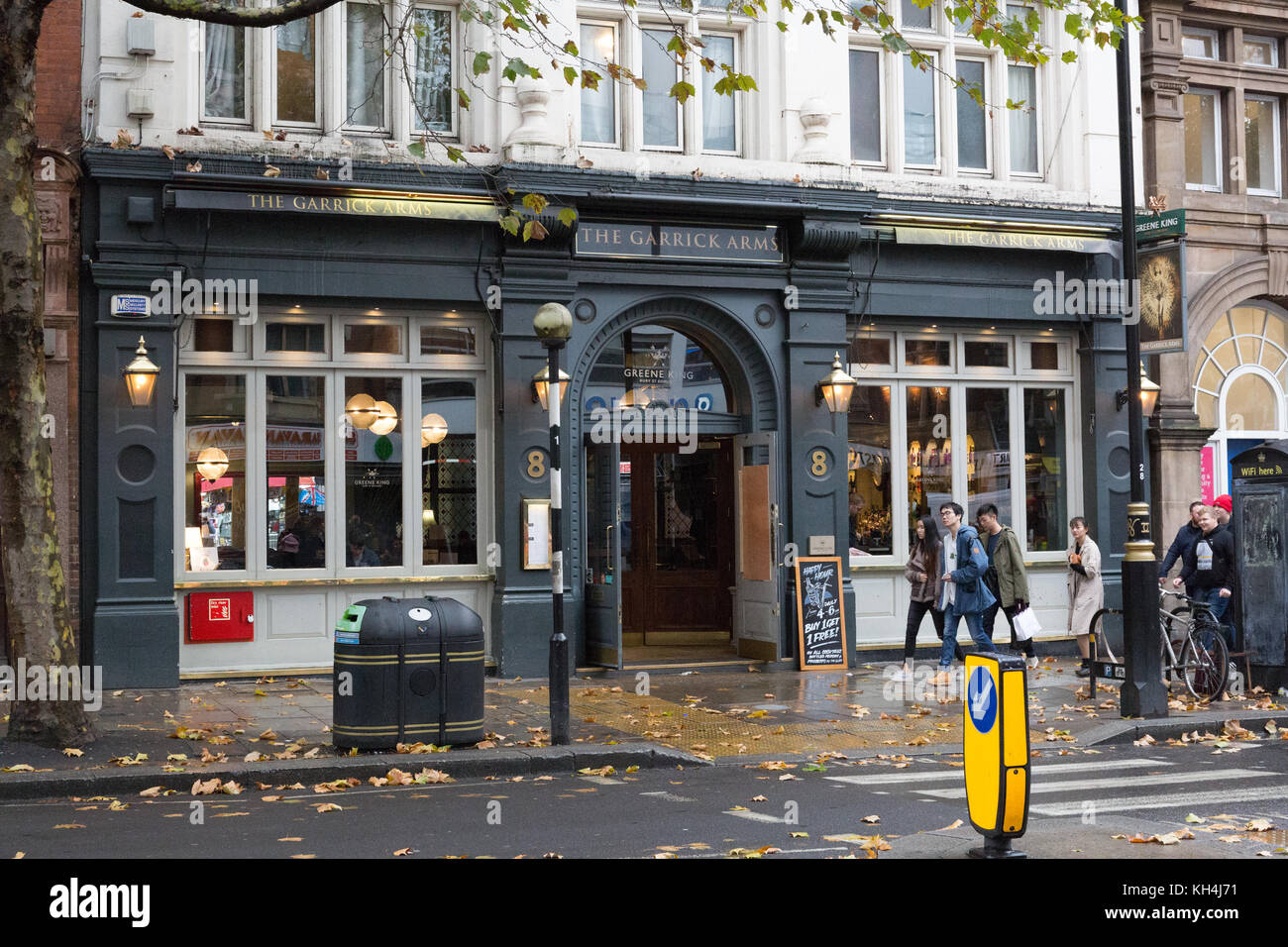 The garrick arms pub charing cross hi-res stock photography and images ...