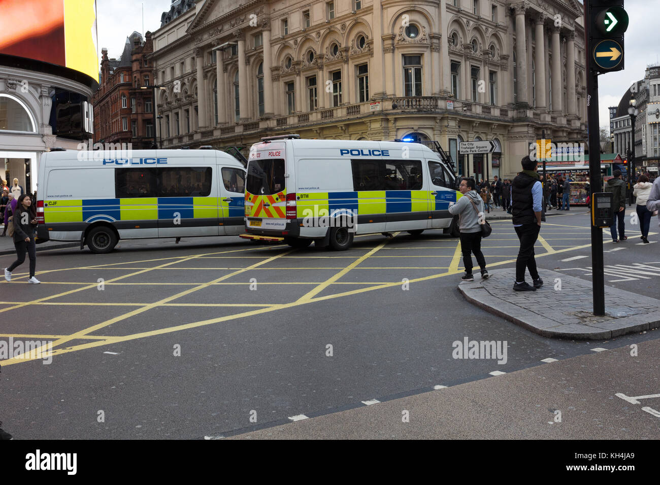 Circus van hi-res stock photography and images - Alamy