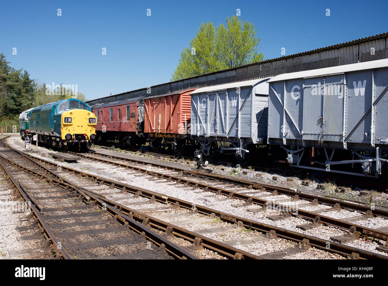 Class 37 locomotives hi-res stock photography and images - Alamy