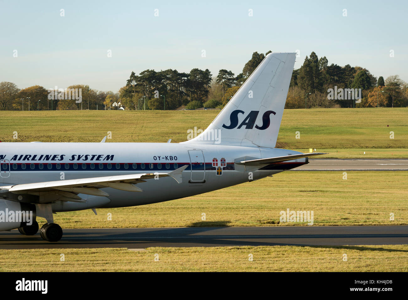 SAS Airbus A319 taxiing at Birmingham Airport, UK (OY-KBO Stock Photo ...