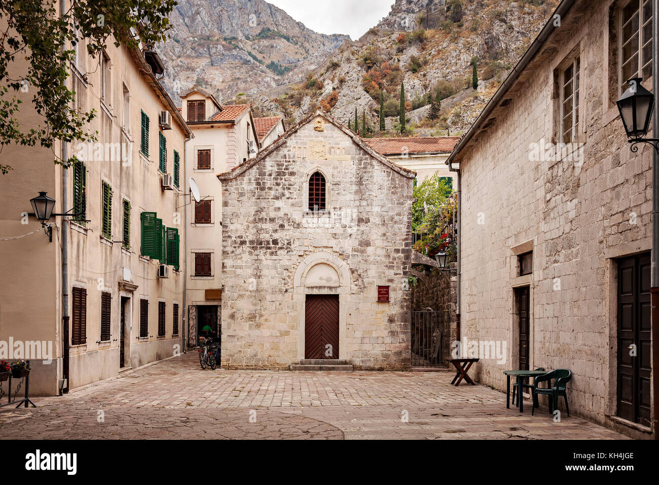 Historic architecture in the old town (Stari Grad) of Kotor, Montenegro ...