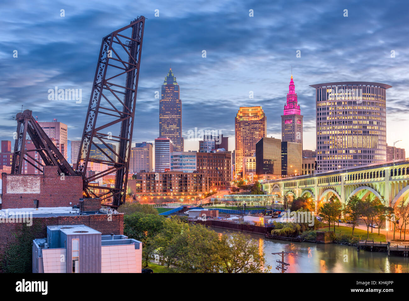 Downtown cleveland autumn foliage hi-res stock photography and images ...