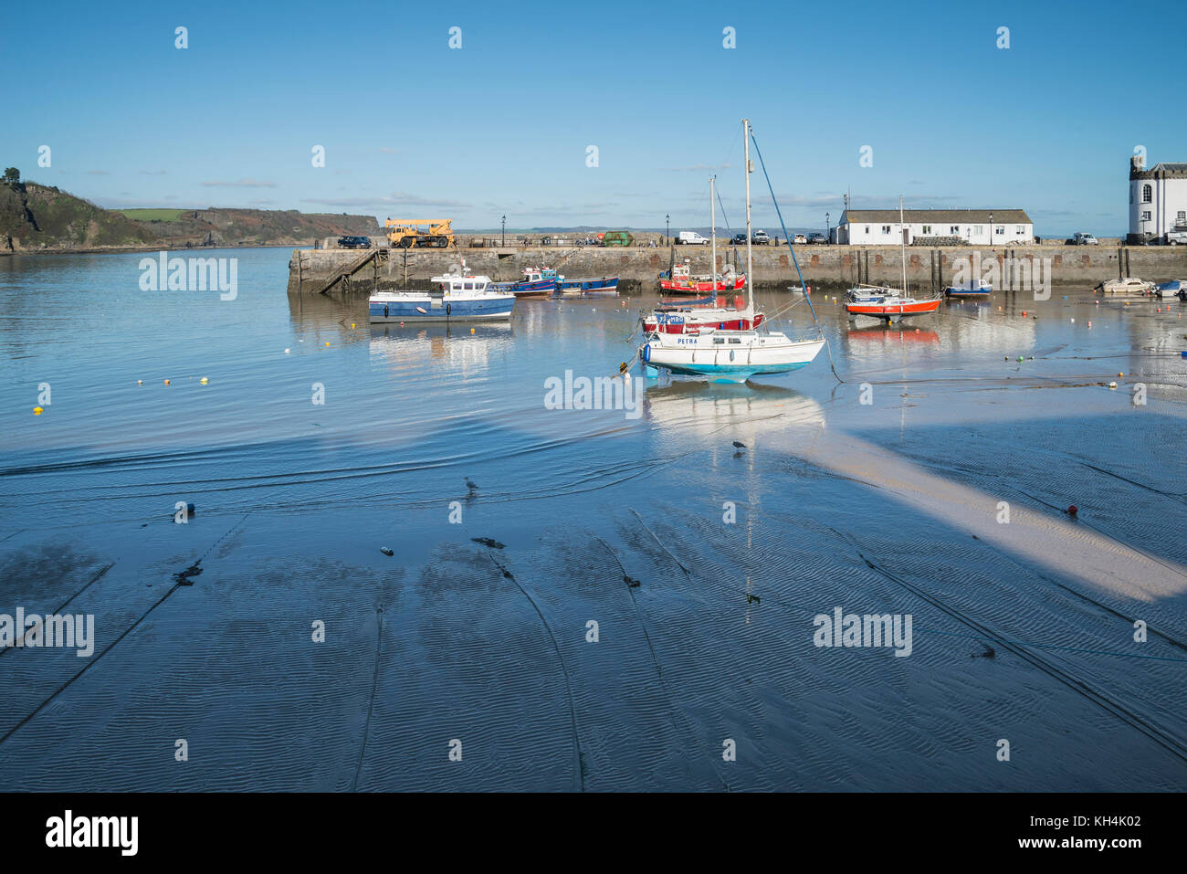Beautiful landscape image of Tenby Harbour and beach in bright sunlight ...