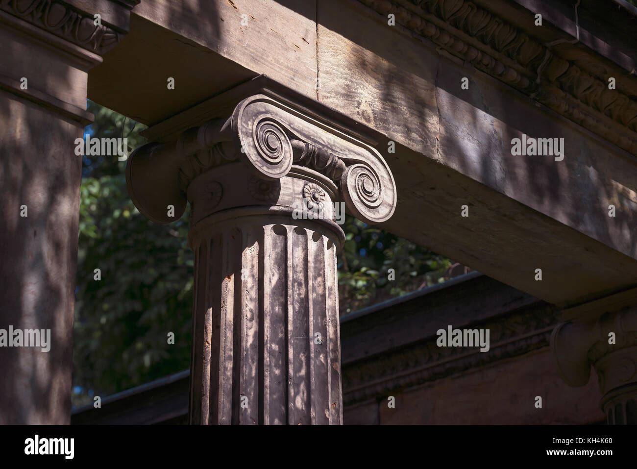 head of an ancient pillar Stock Photo - Alamy