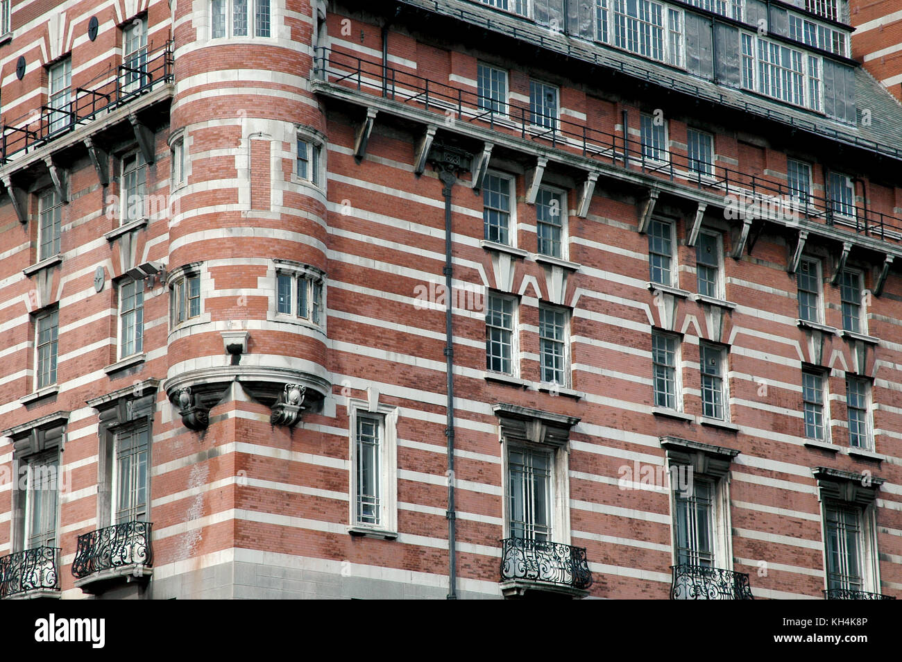 Detail of a large commercial building Stock Photo - Alamy