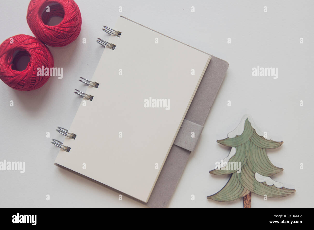Christmas notes on wooden white background Stock Photo - Alamy