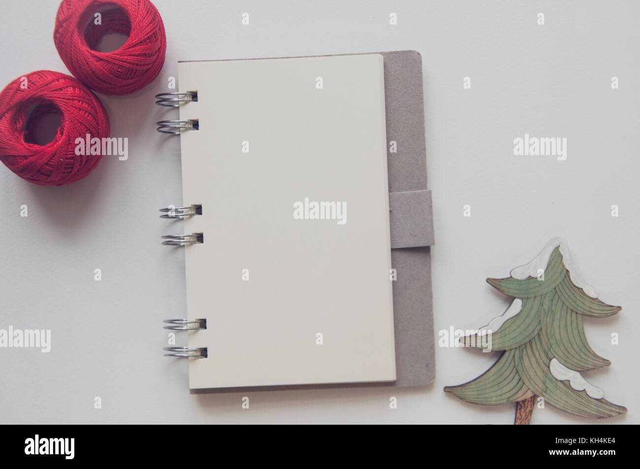 Christmas notes on wooden white background Stock Photo - Alamy