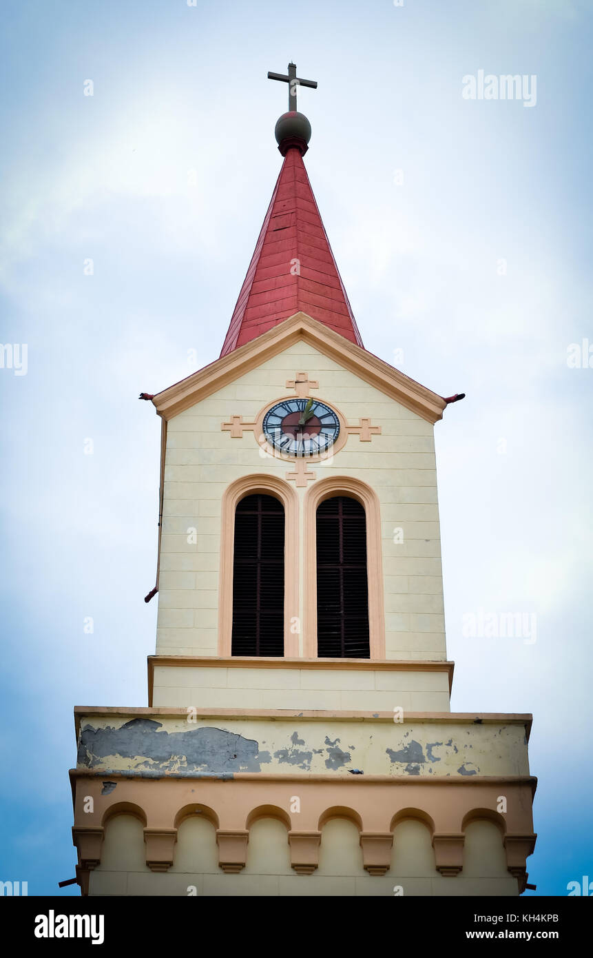 White clock tower gold roof hi-res stock photography and images - Alamy