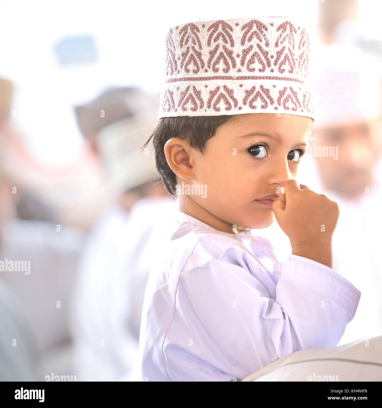 Omani crowd hi-res stock photography and images - Alamy