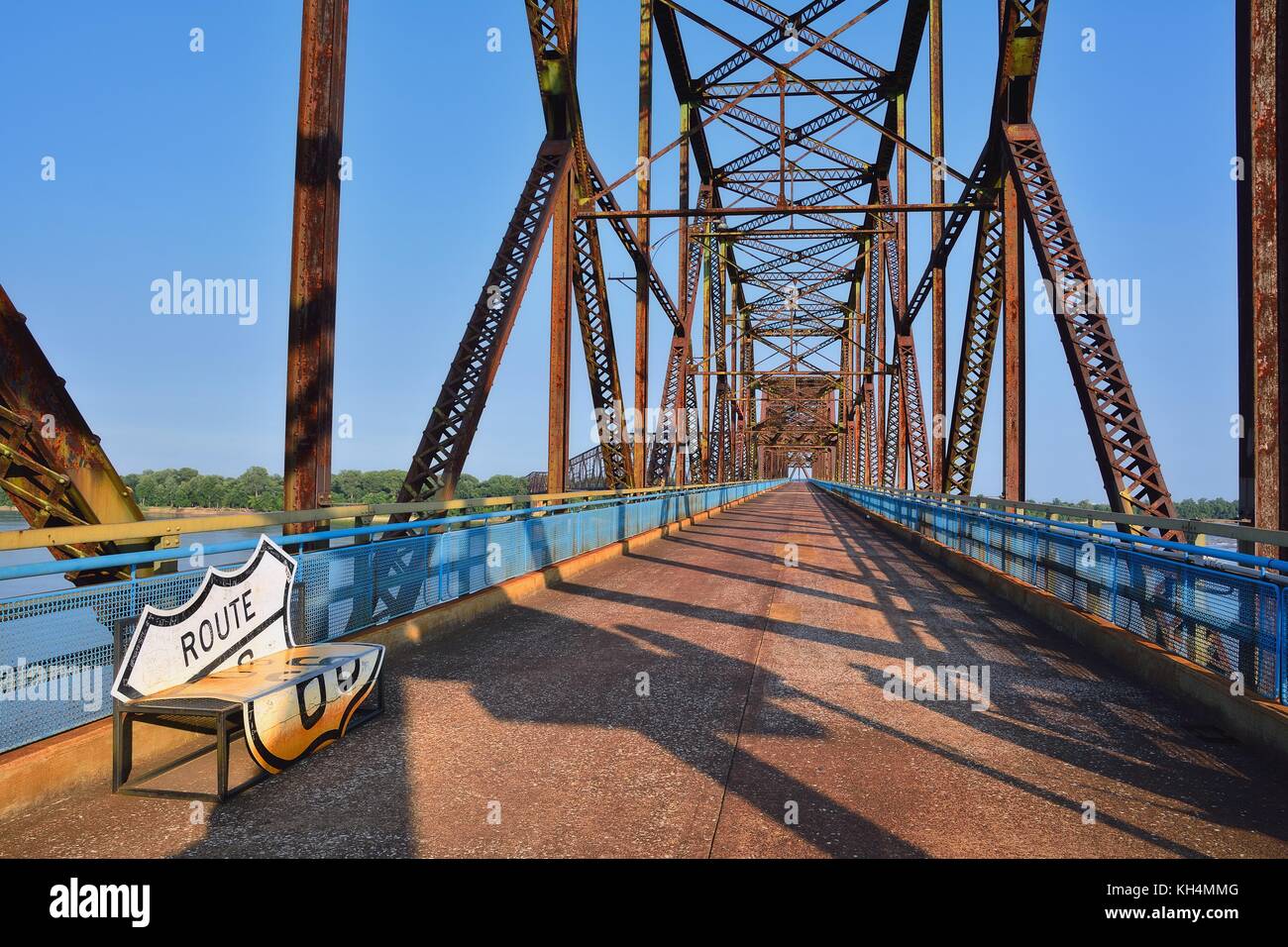Chain of rocks bridge illinois hi-res stock photography and images - Alamy