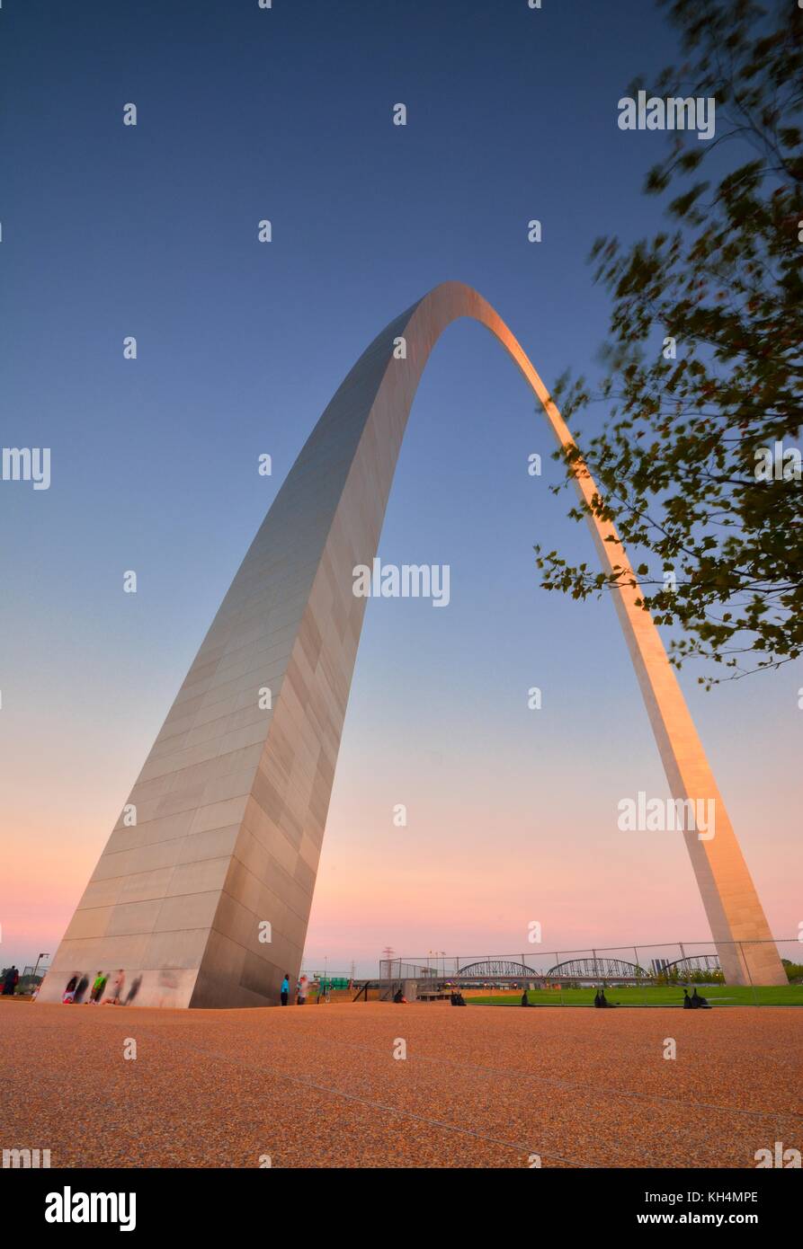 Gateway Arch at sunset in St. Louis, Missouri Stock Photo - Alamy
