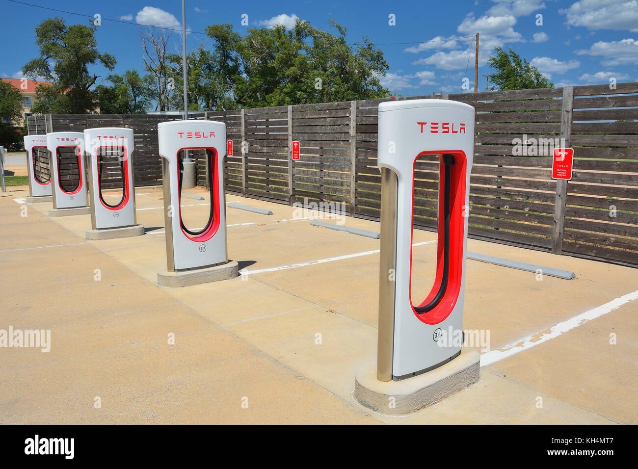 Tesla supercharger charging stations hi-res stock photography and ...