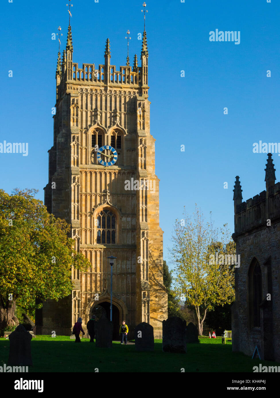 16thc evesham bell tower and gateway hi-res stock photography and ...