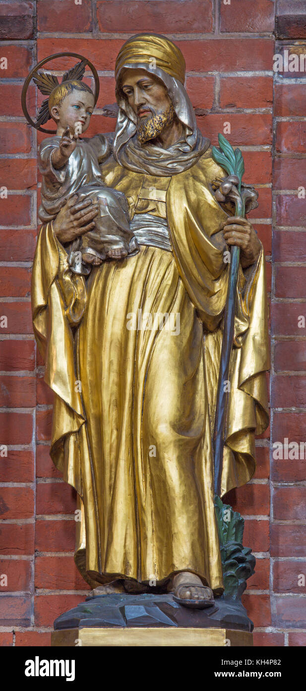 Jesus statue uk hi-res stock photography and images - Alamy