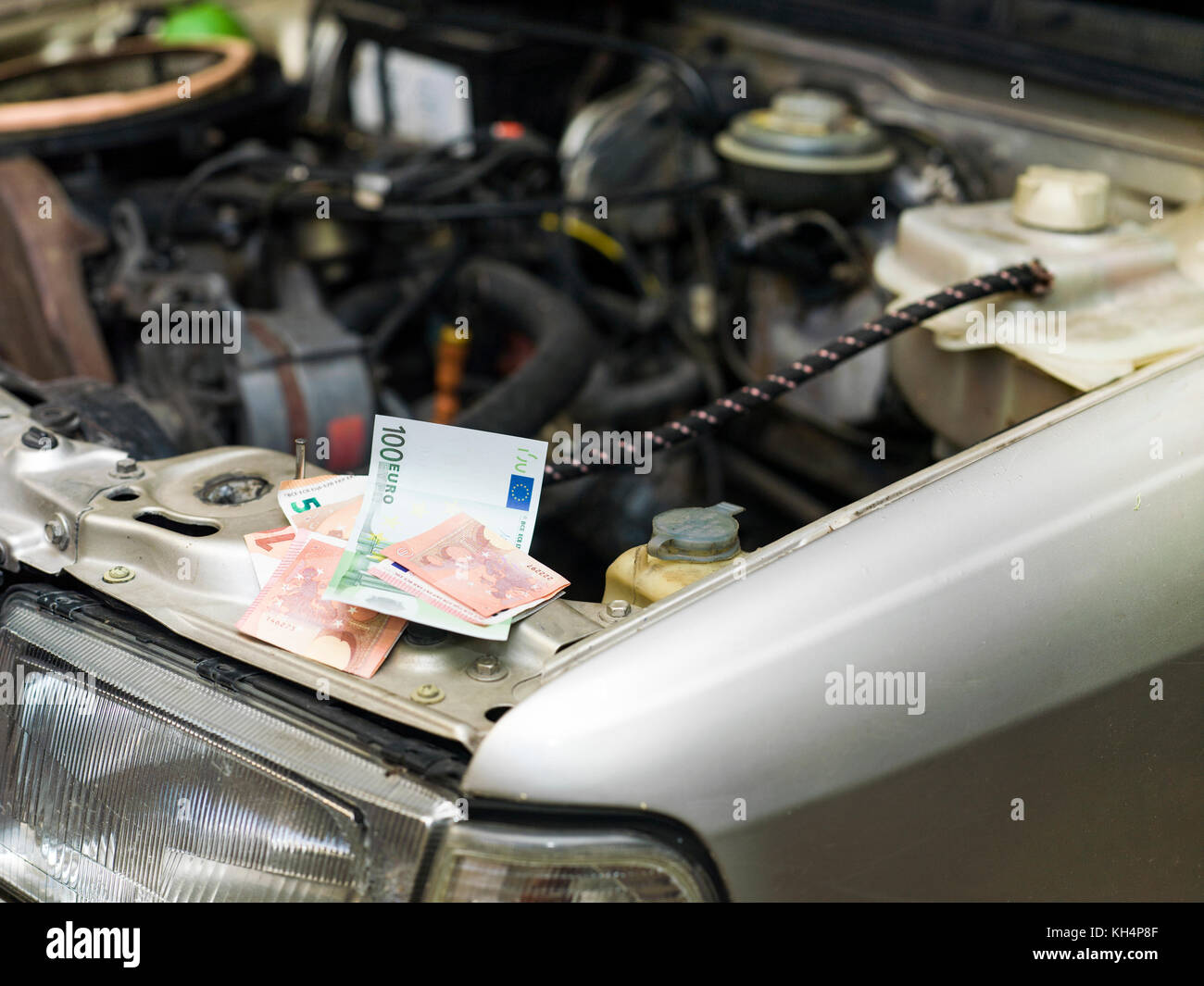 Car bonnet open hi-res stock photography and images - Alamy