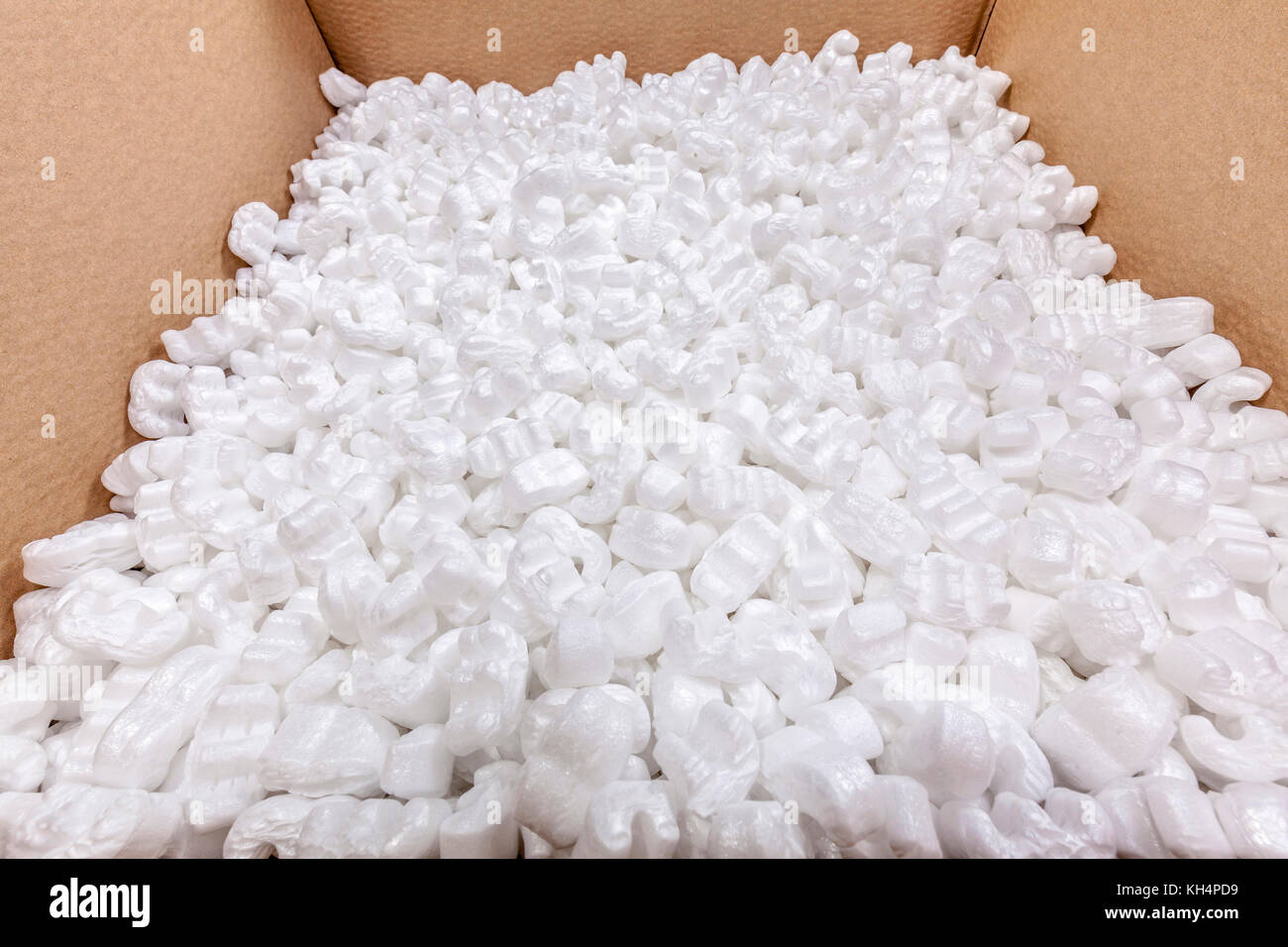 box packaging with polystyrene peanuts inside Stock Photo - Alamy