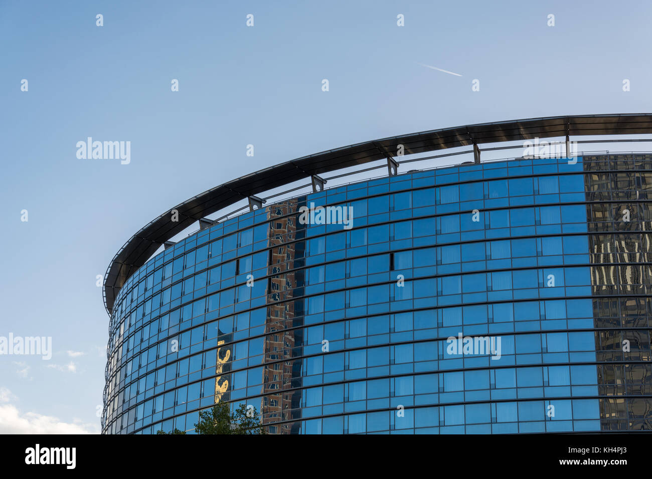 Round glass building hi-res stock photography and images - Alamy