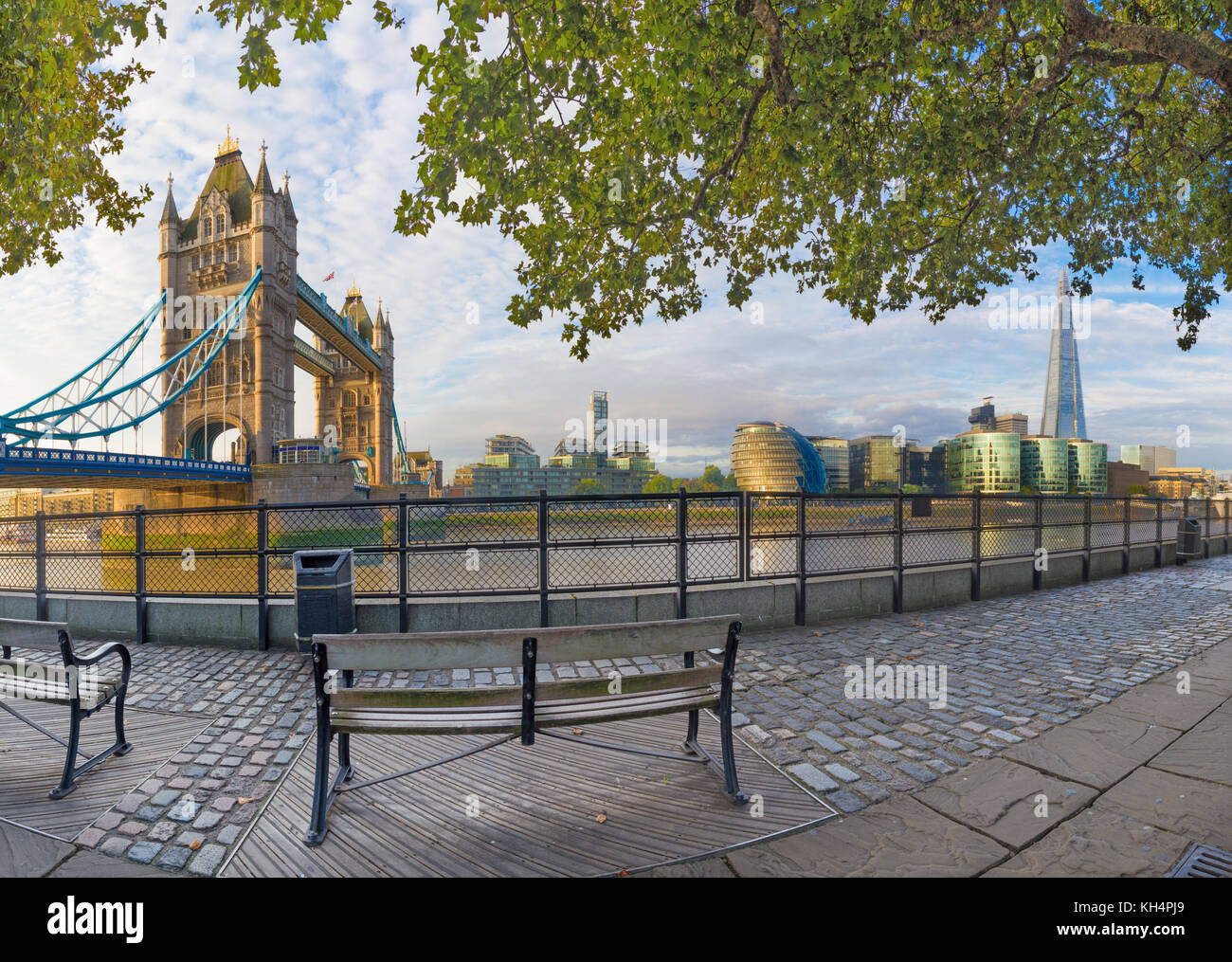 Riverside promenade thames hi-res stock photography and images - Alamy